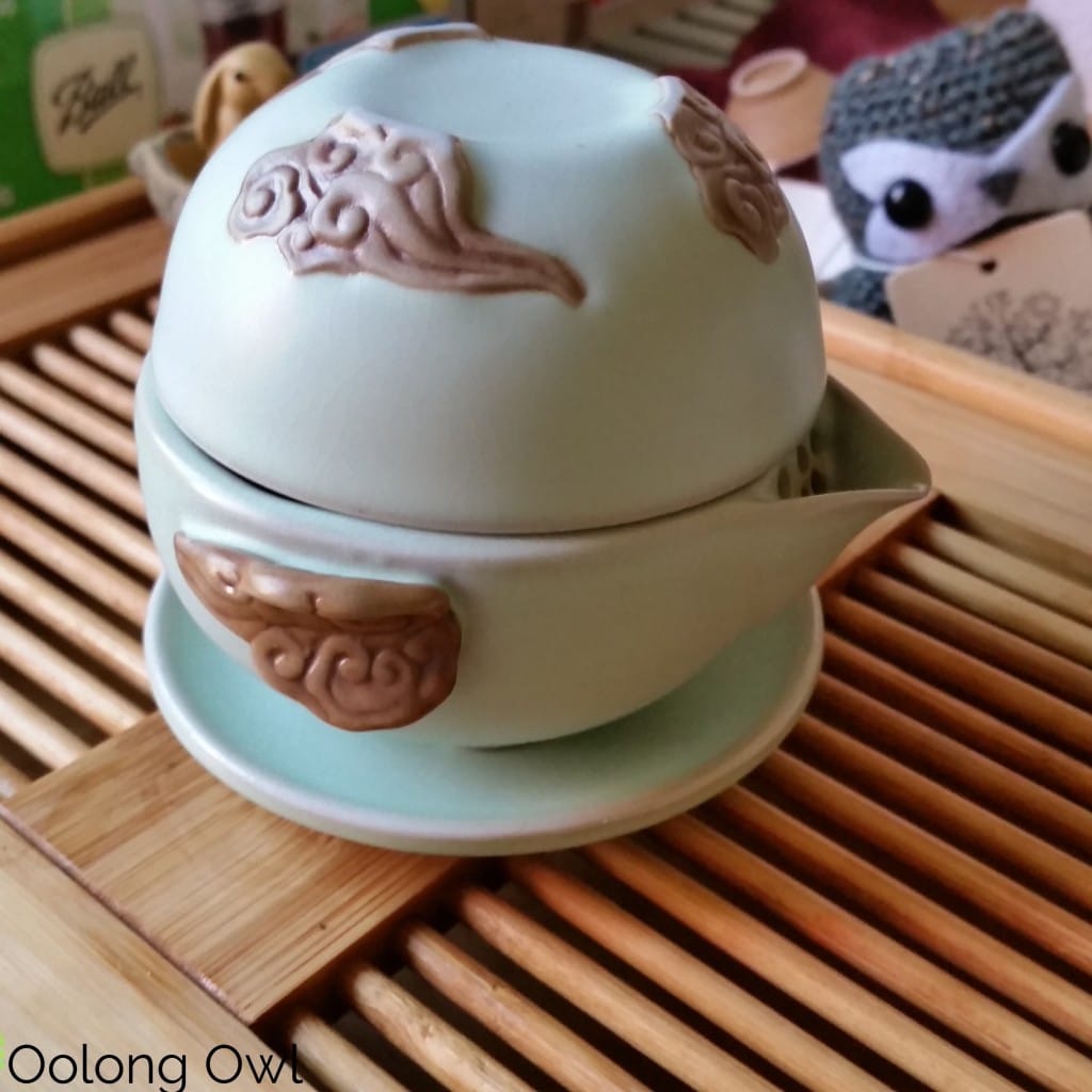 Yet again, Oolong Owl bought another ru kiln gaiwan and rabbit tea pet ...